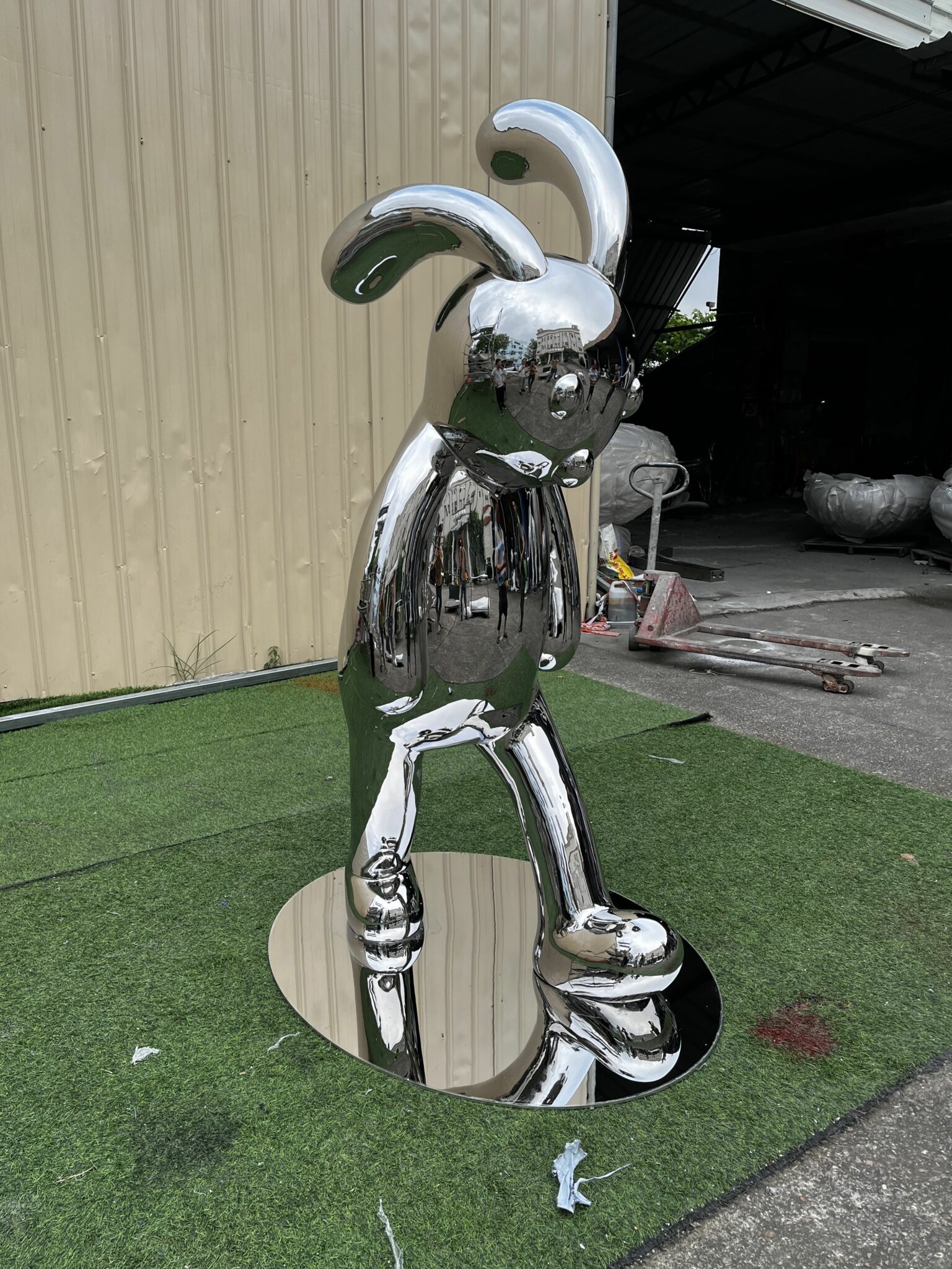 Outdoor stainless steel large rabbit sculpture - Metal Sculpture Specialist