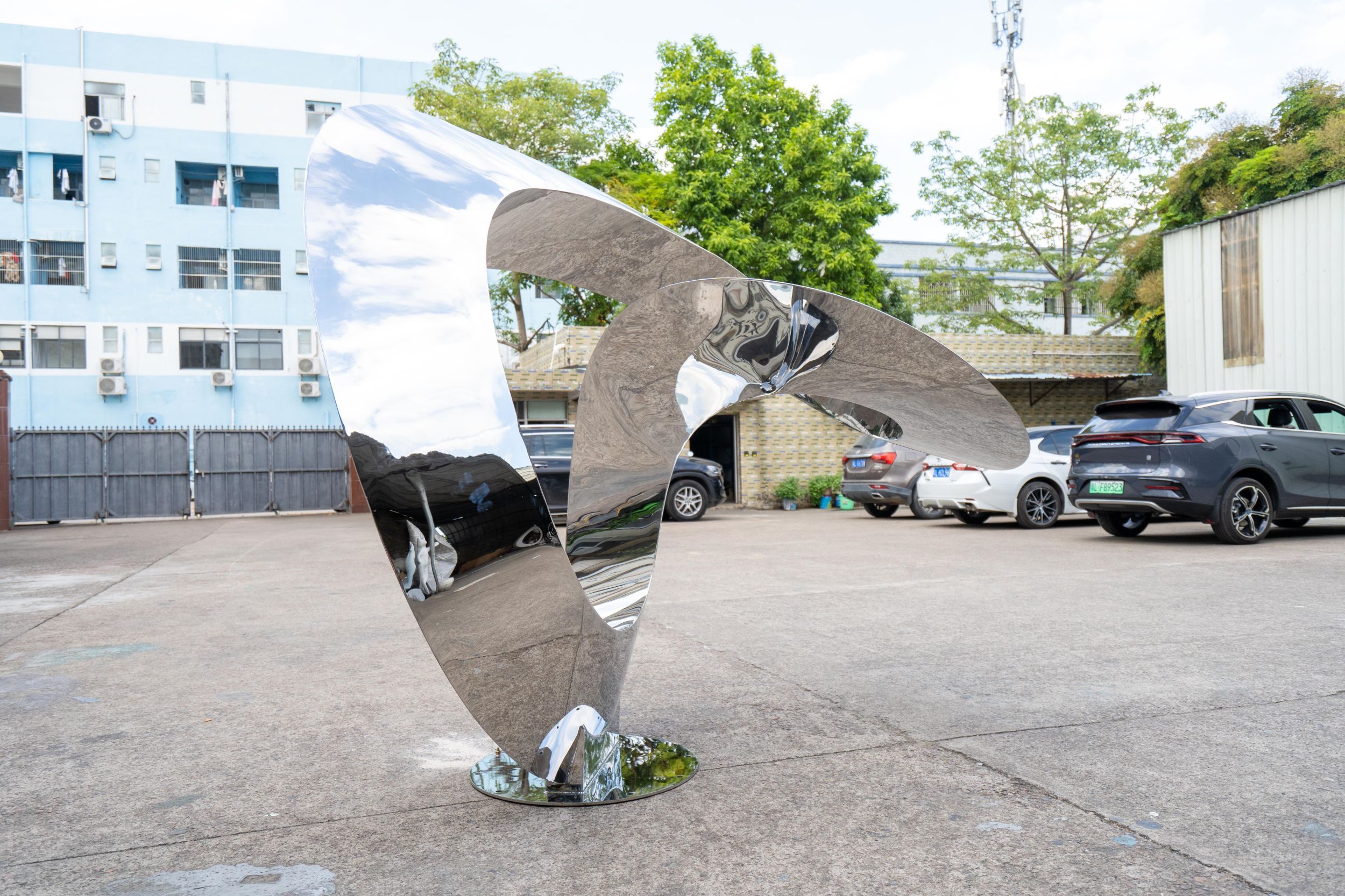 Large outdoor stainless steel streamer sculpture - Metal Sculpture ...