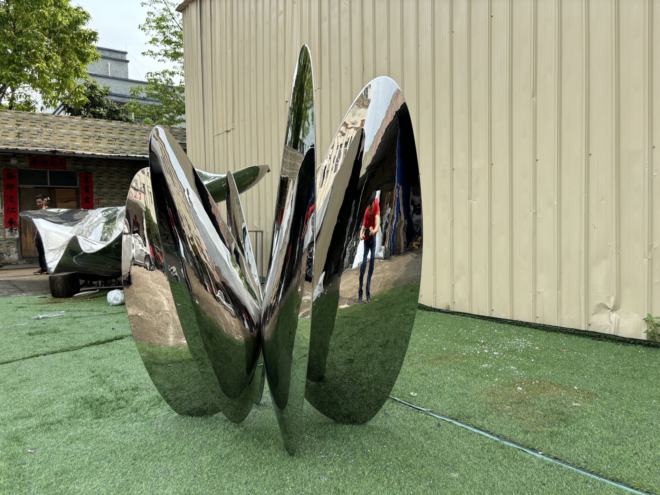 The poetry of shells: stainless steel shell sculpture - Metal Sculpture ...
