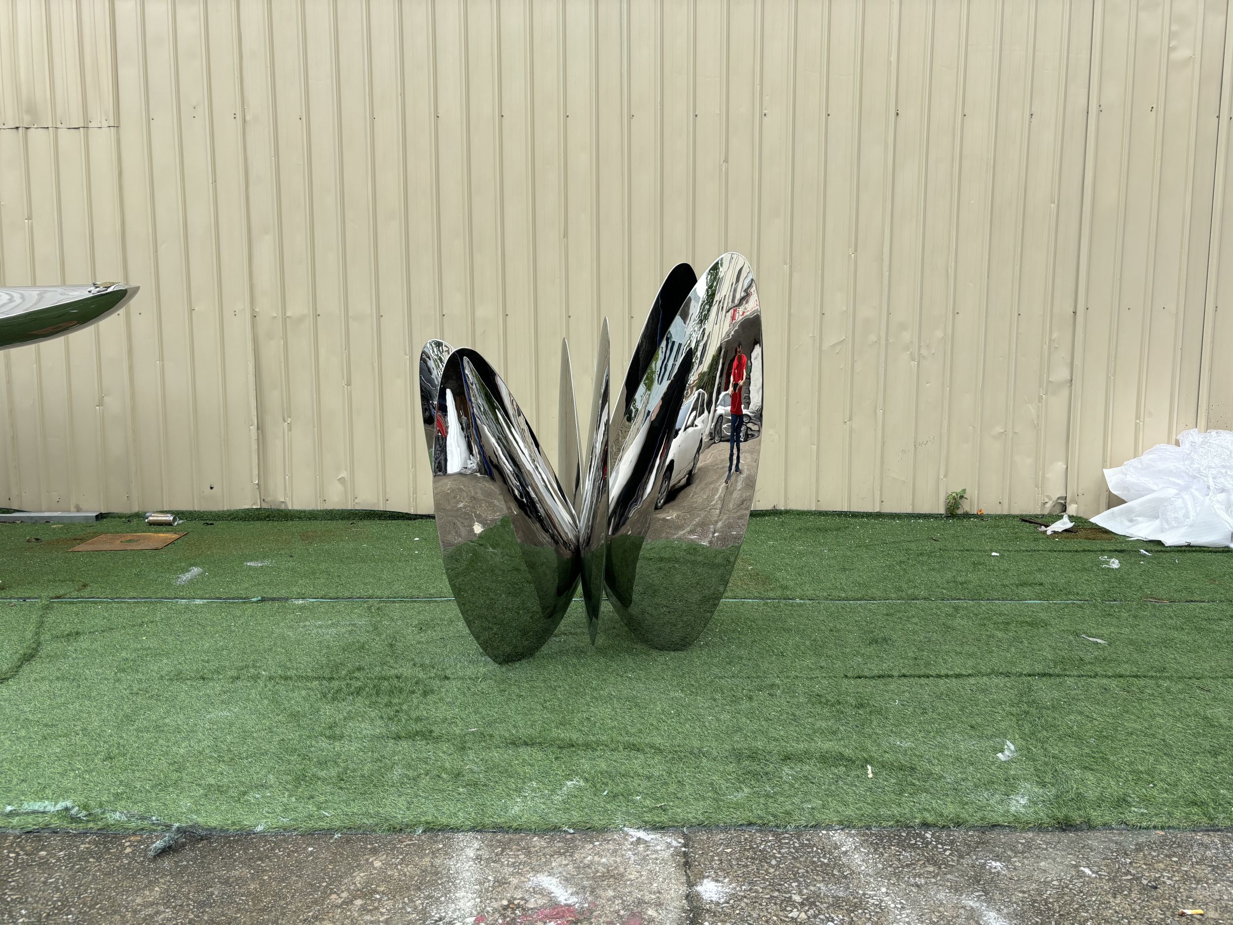 The poetry of shells: stainless steel shell sculpture - Metal Sculpture ...