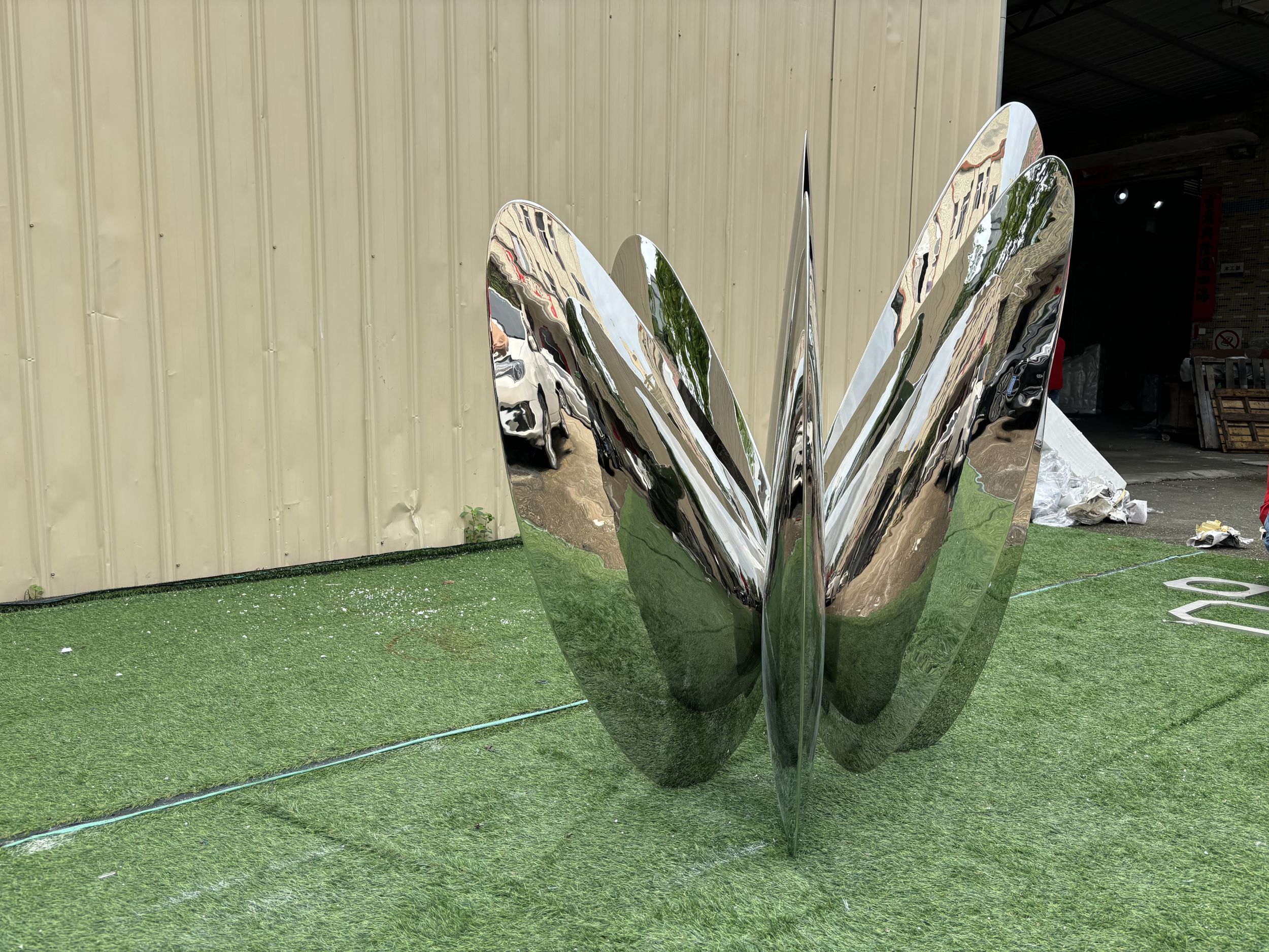 The poetry of shells: stainless steel shell sculpture - Metal Sculpture ...