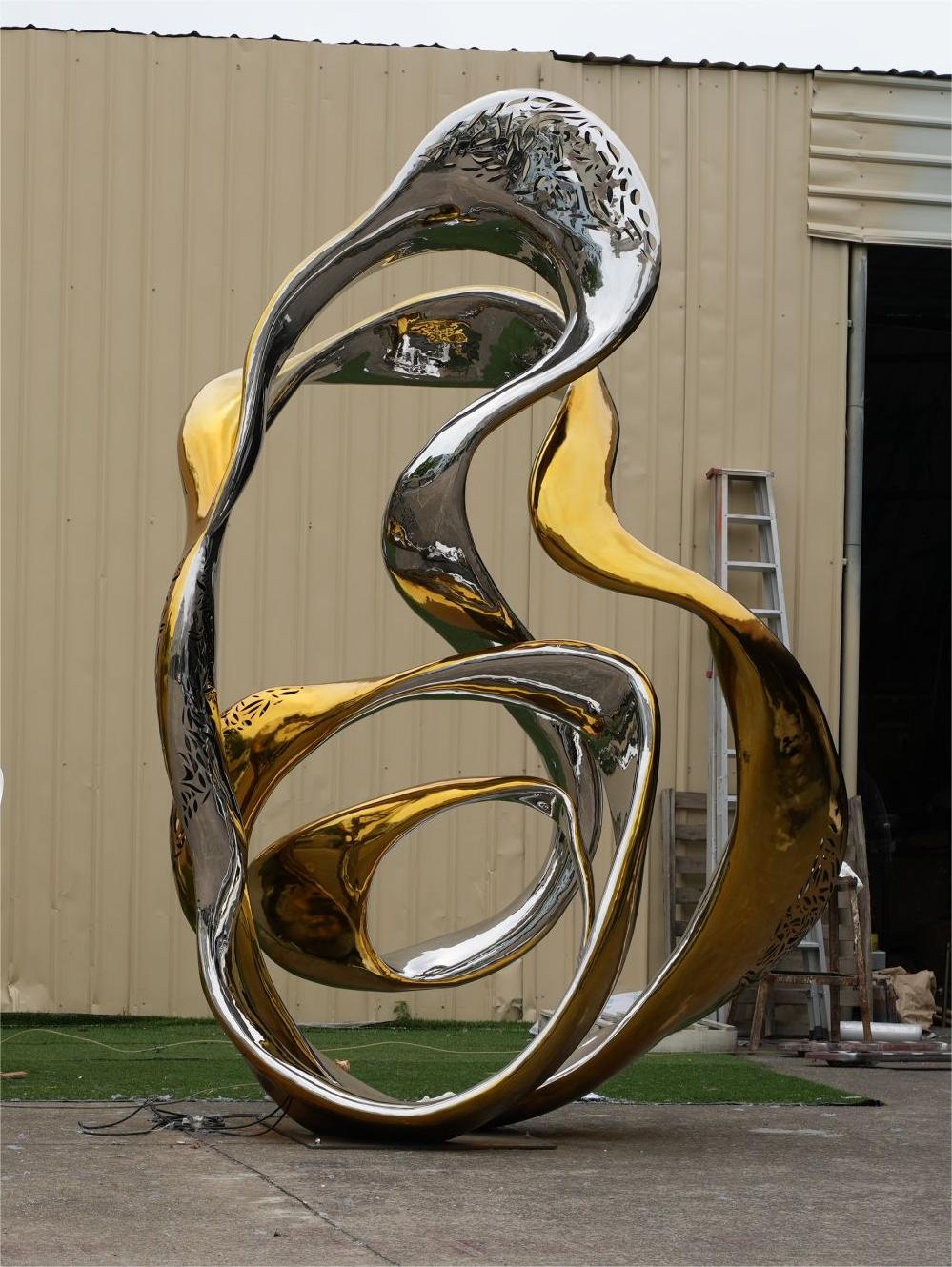 Stainless Steel Abstract Sculpture - Sculpture Factory مصنع النحت