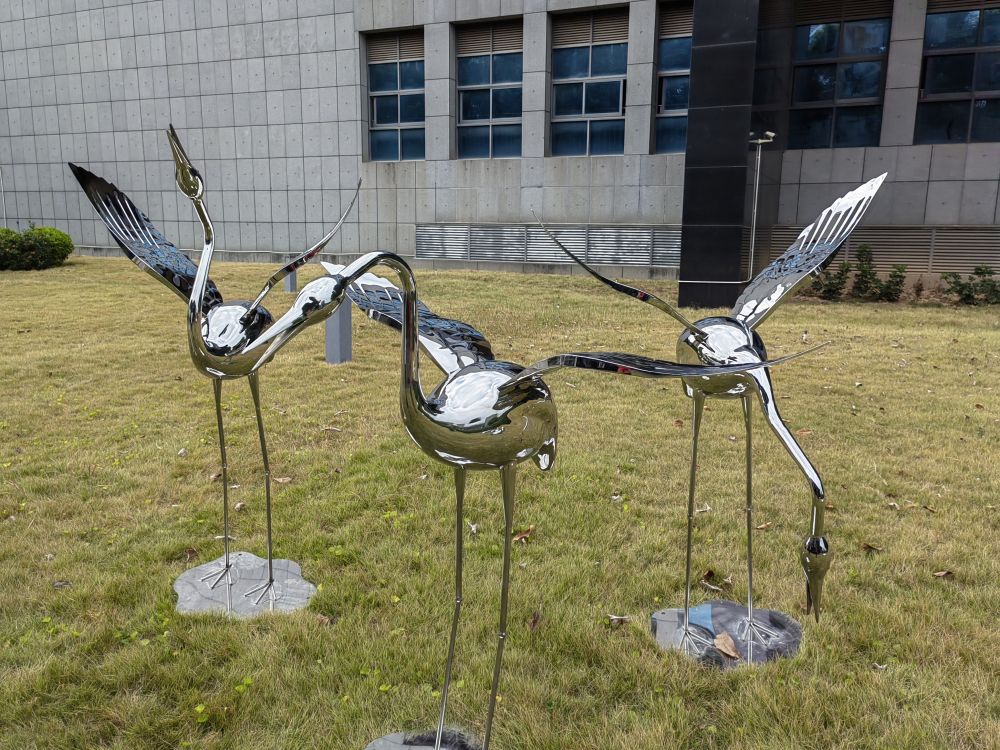 Stainless steel cranes - Sculpture Factory مصنع النحت