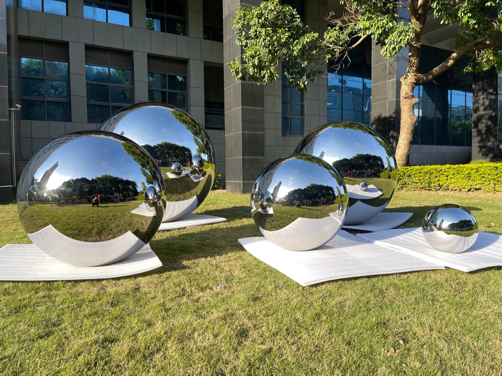 1.5-meter mirror spheres - Metal Sculpture Specialist