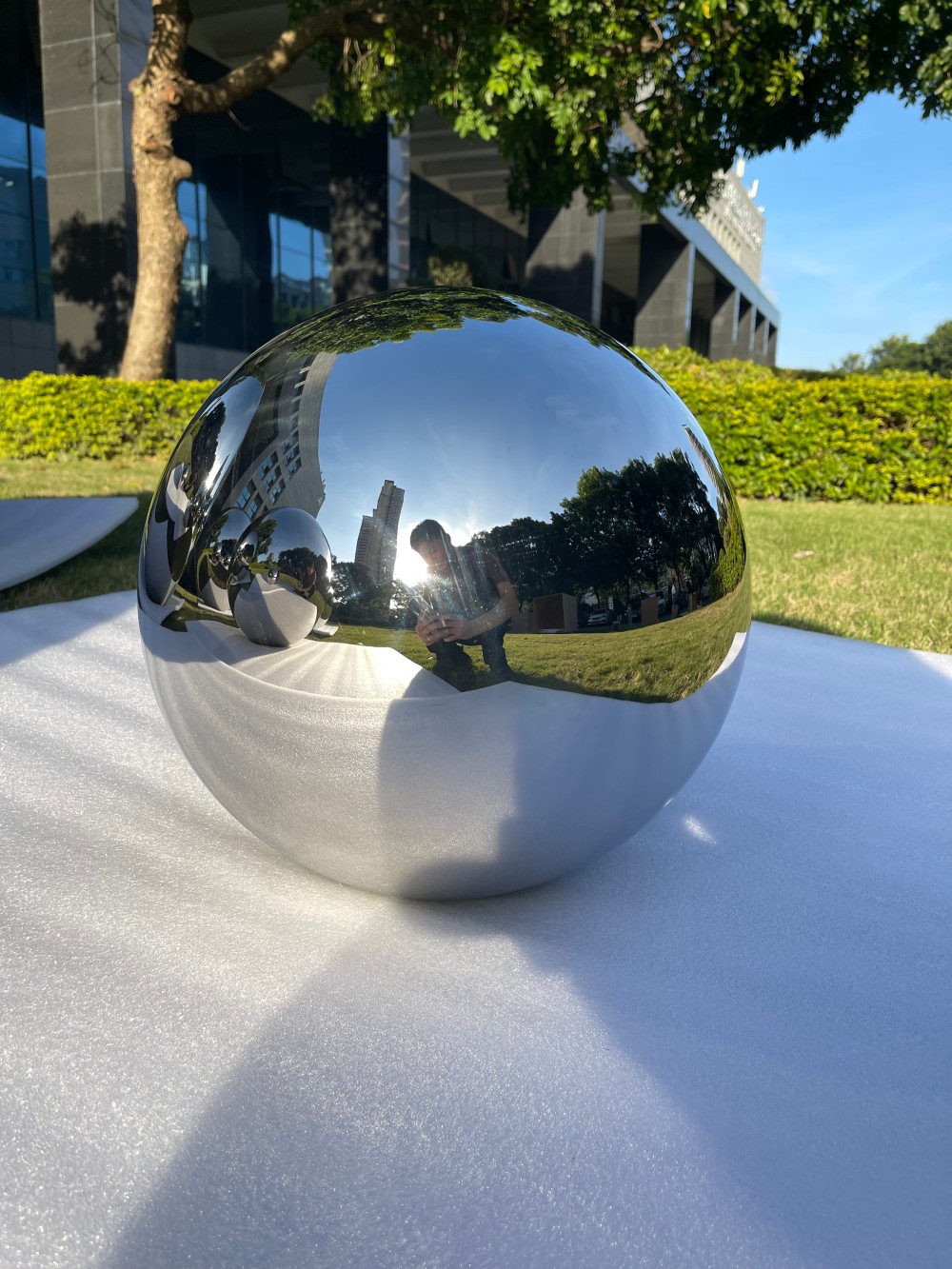 1.5-meter mirror spheres - Metal Sculpture Specialist