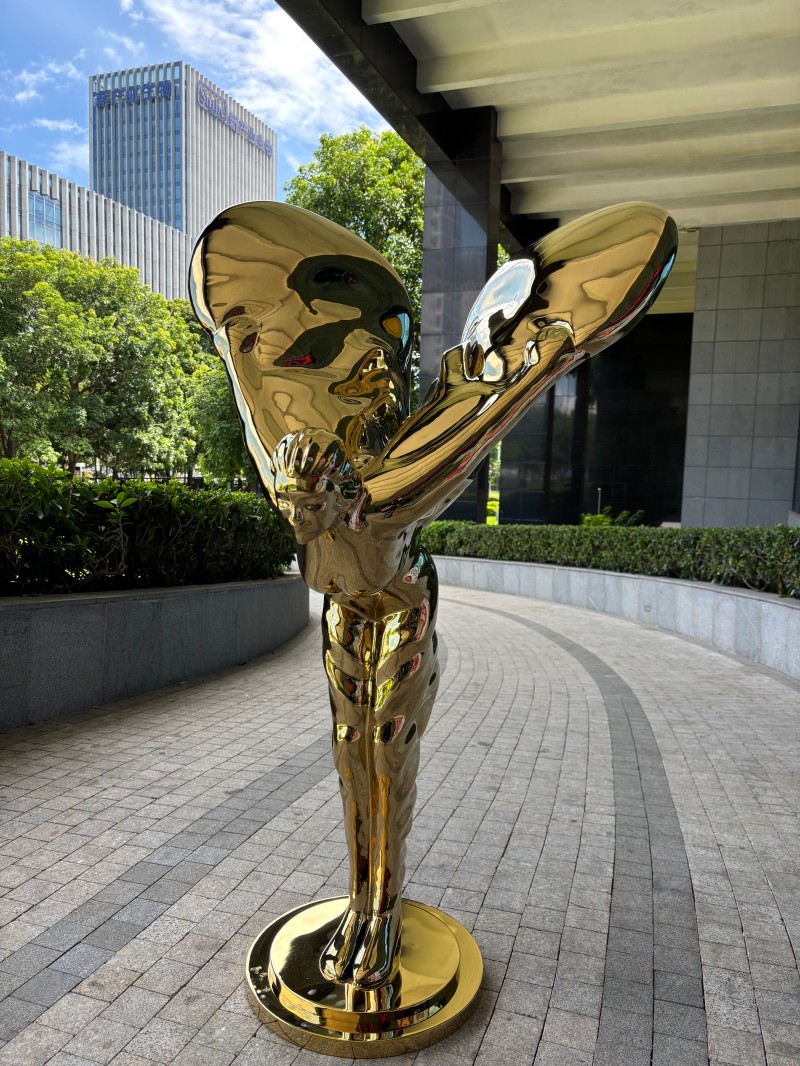 Golden Spirit of Ecstasy Sculpture – 1.6m Mirror-Polished Showstopper ...