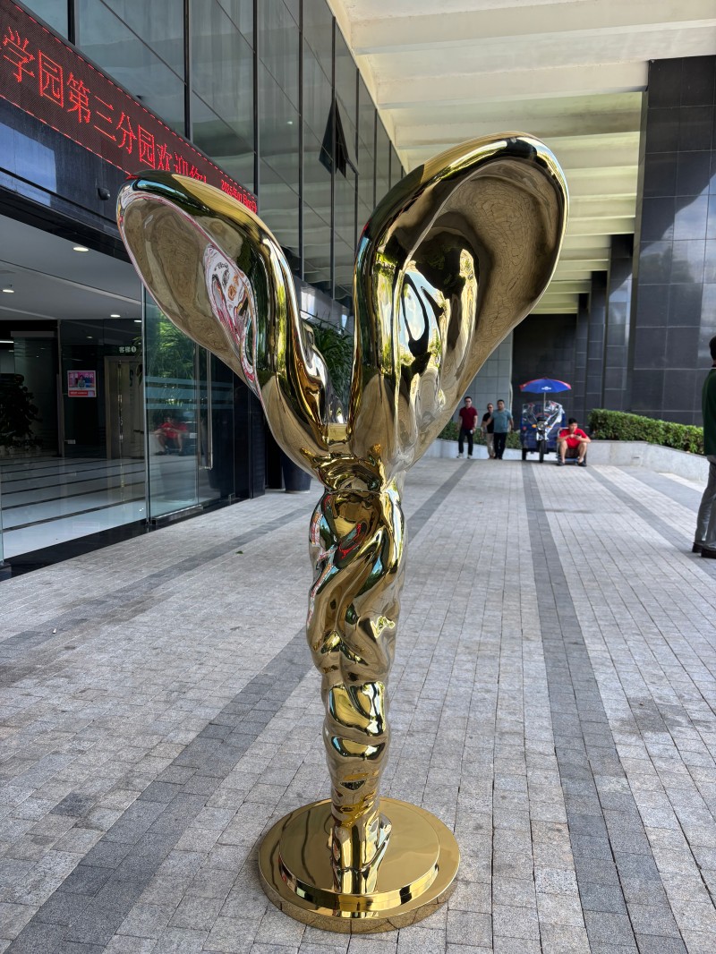 Golden Spirit of Ecstasy Sculpture – 1.6m Mirror-Polished Showstopper ...