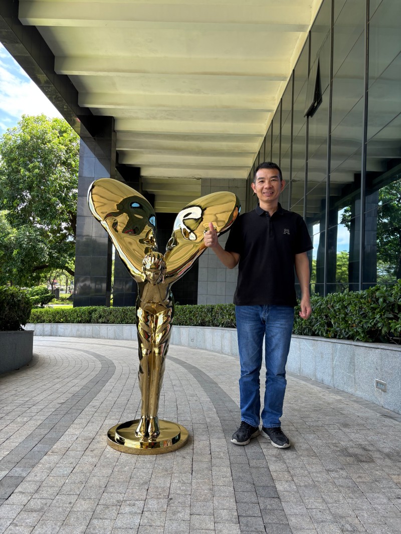Golden Spirit of Ecstasy Sculpture – 1.6m Mirror-Polished Showstopper ...